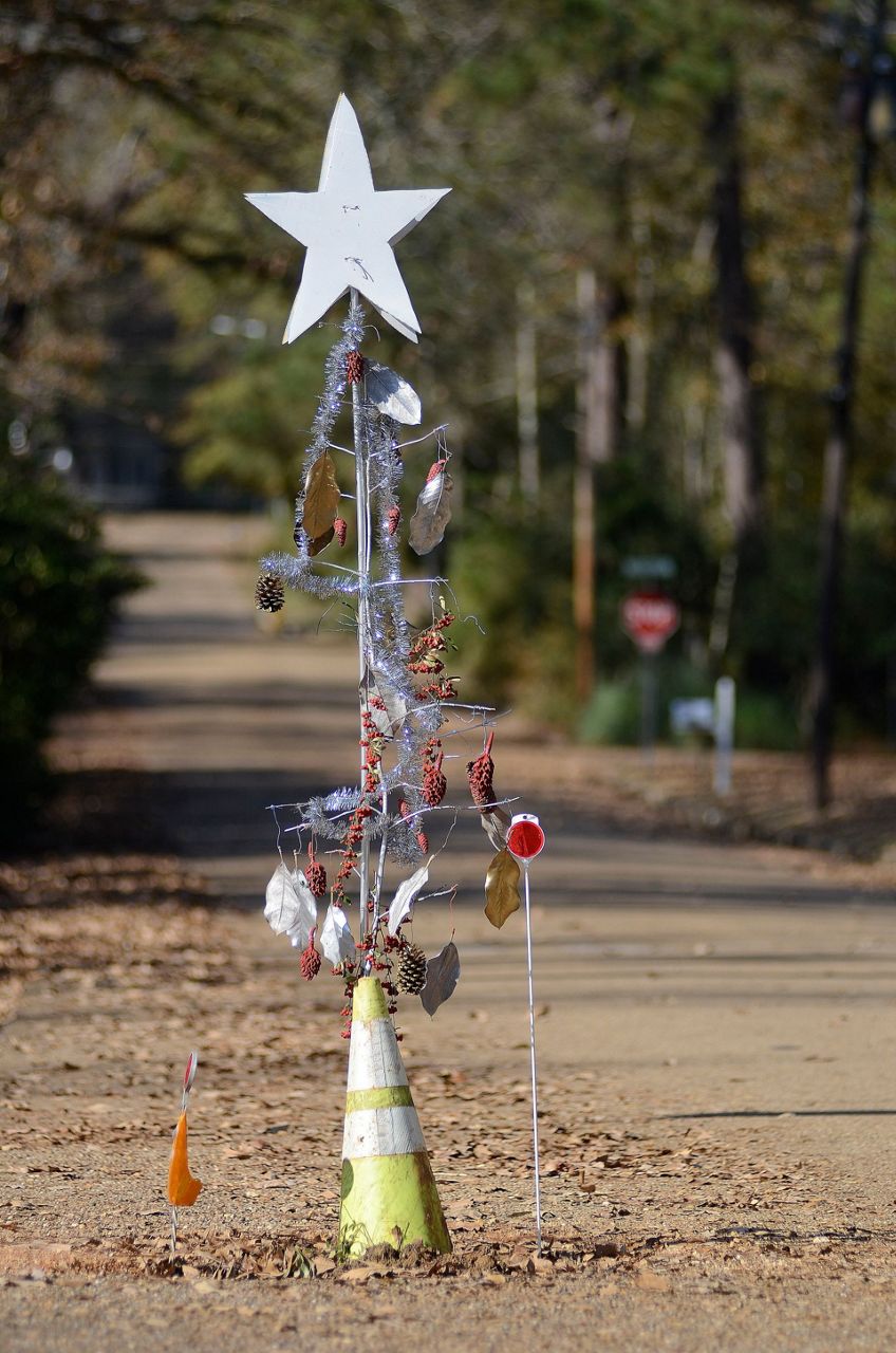 Pothole Christmas tree inspires pastor to write holiday song