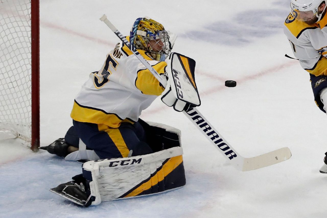 Predators beat Blackhawks 5-2 for Hynes' 1st win with team