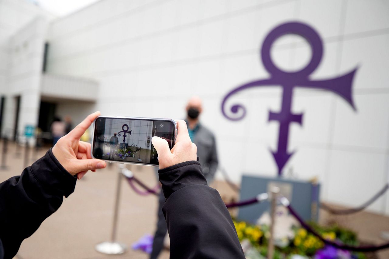 Prince fans headed to Paisley Park five years after death
