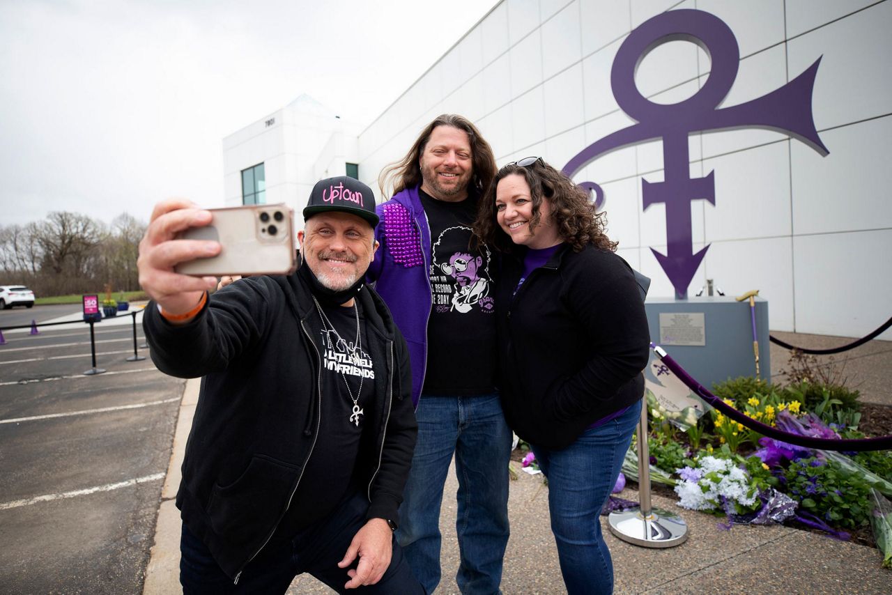 Prince fans headed to Paisley Park five years after death