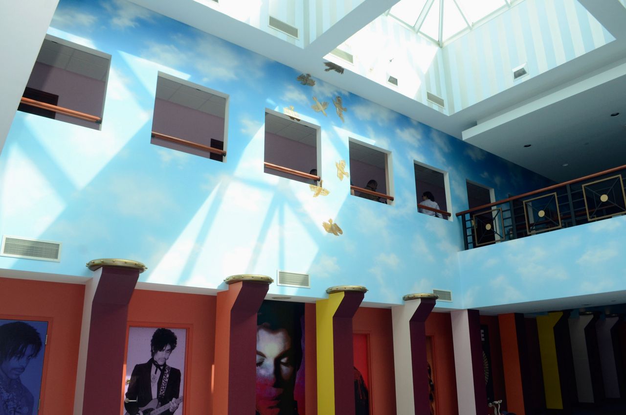 AP PHOTOS: Prince file shows extravagant but isolated life