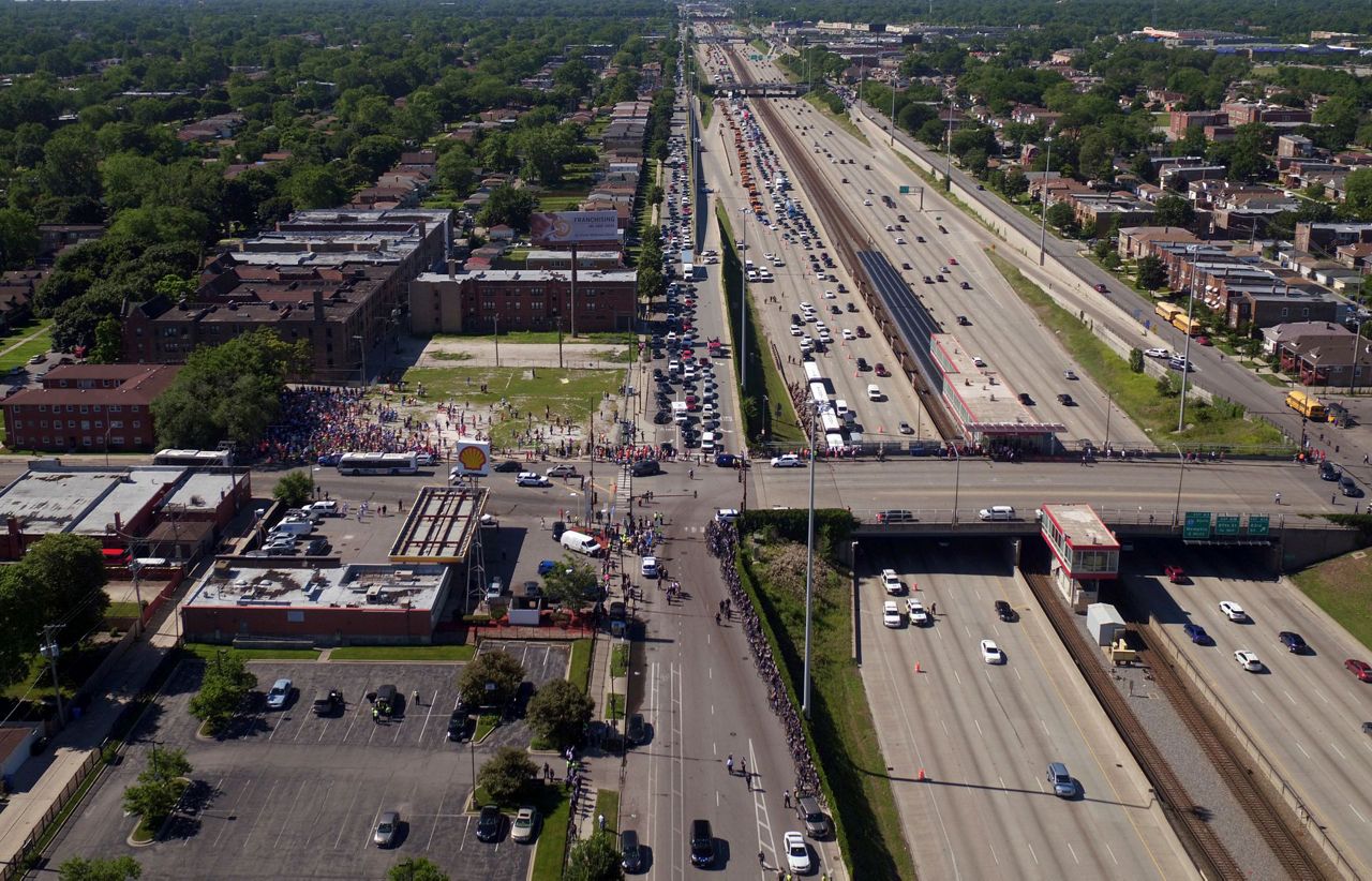 Anti-violence protesters to shut down Chicago freeway