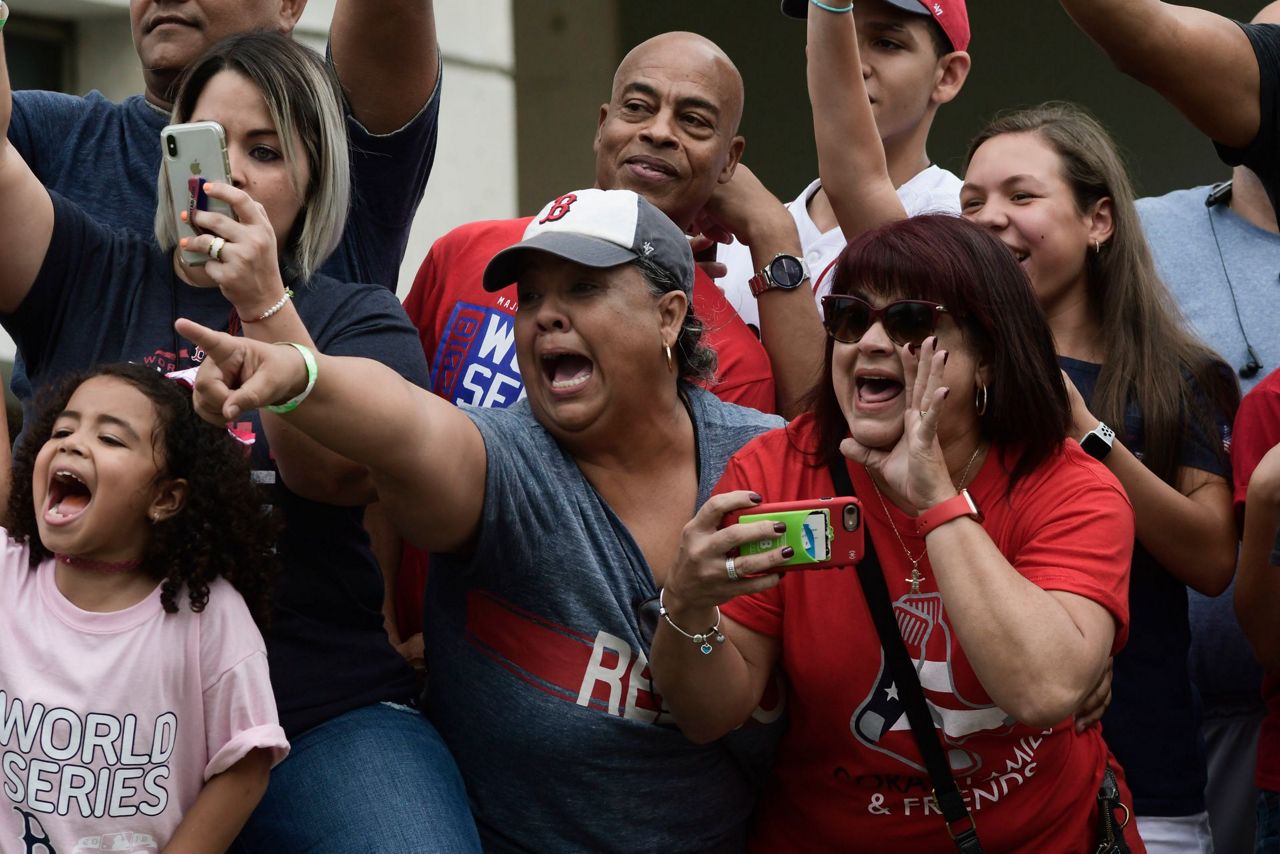 Alex Cora arrives in Puerto Rico as fans celebrate win