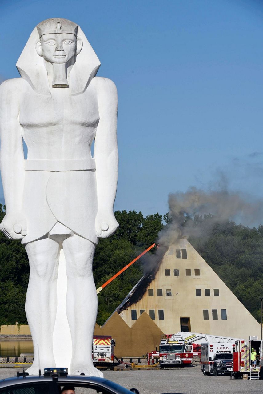 Giant pyramid tourist attraction burns in northern Illinois