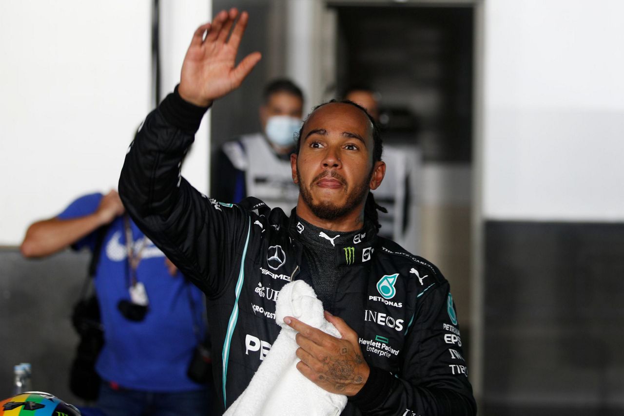 Lewis Hamilton wins pole for inaugural Qatar Grand Prix
