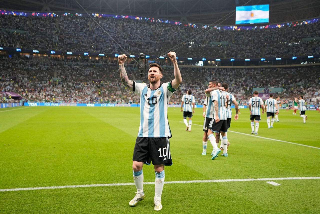Messi gets in trouble with Mexican boxer Canelo at World Cup
