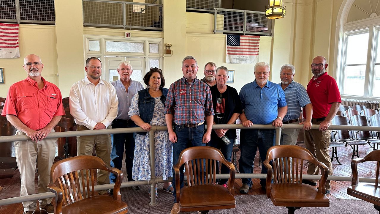 Quarles visits Stanford in last-minute election push