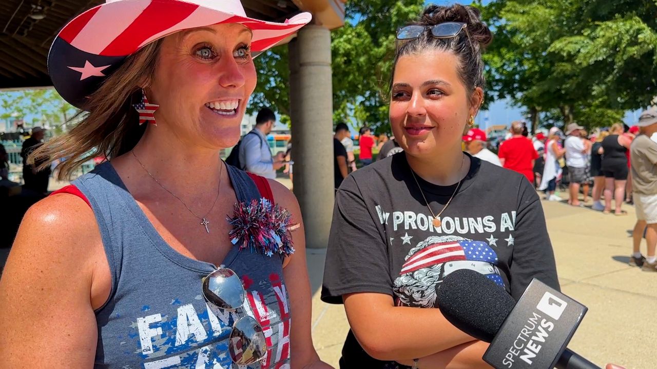 Trump makes third campaign visit to Wisconsin