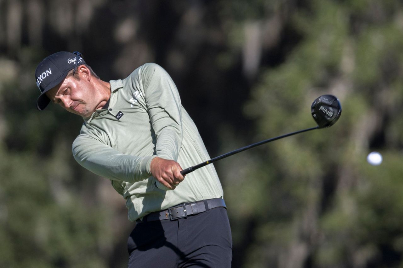 Higgs making most of chances and shares lead at Sea Island