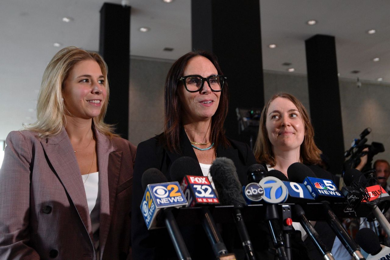 US prosecutors ask for 25 more years in prison for R. Kelly