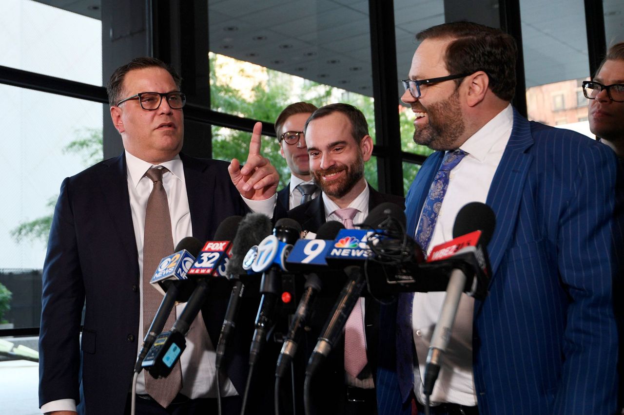 Day 2 of jury deliberations at R. Kelly's child porn trial