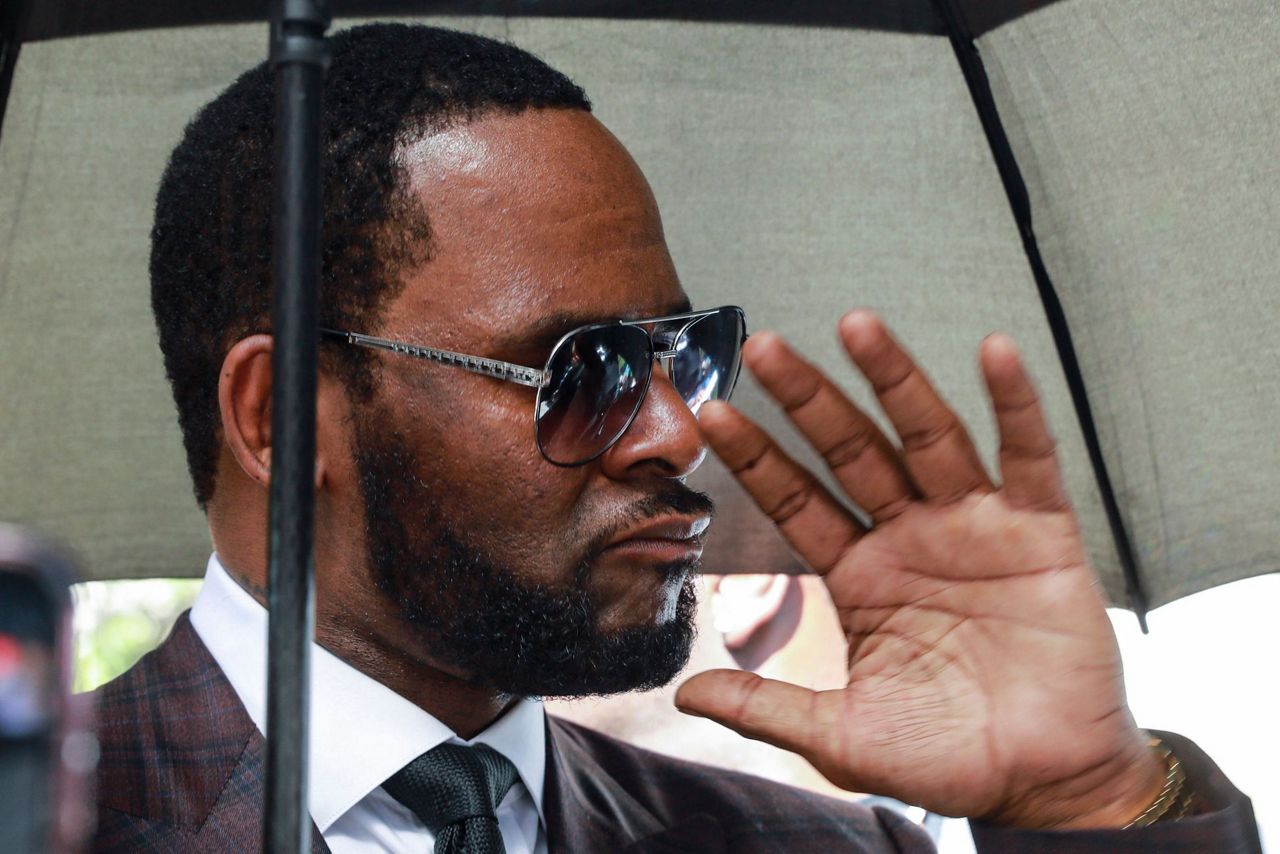 R. Kelly up for status hearing in Chicago federal case