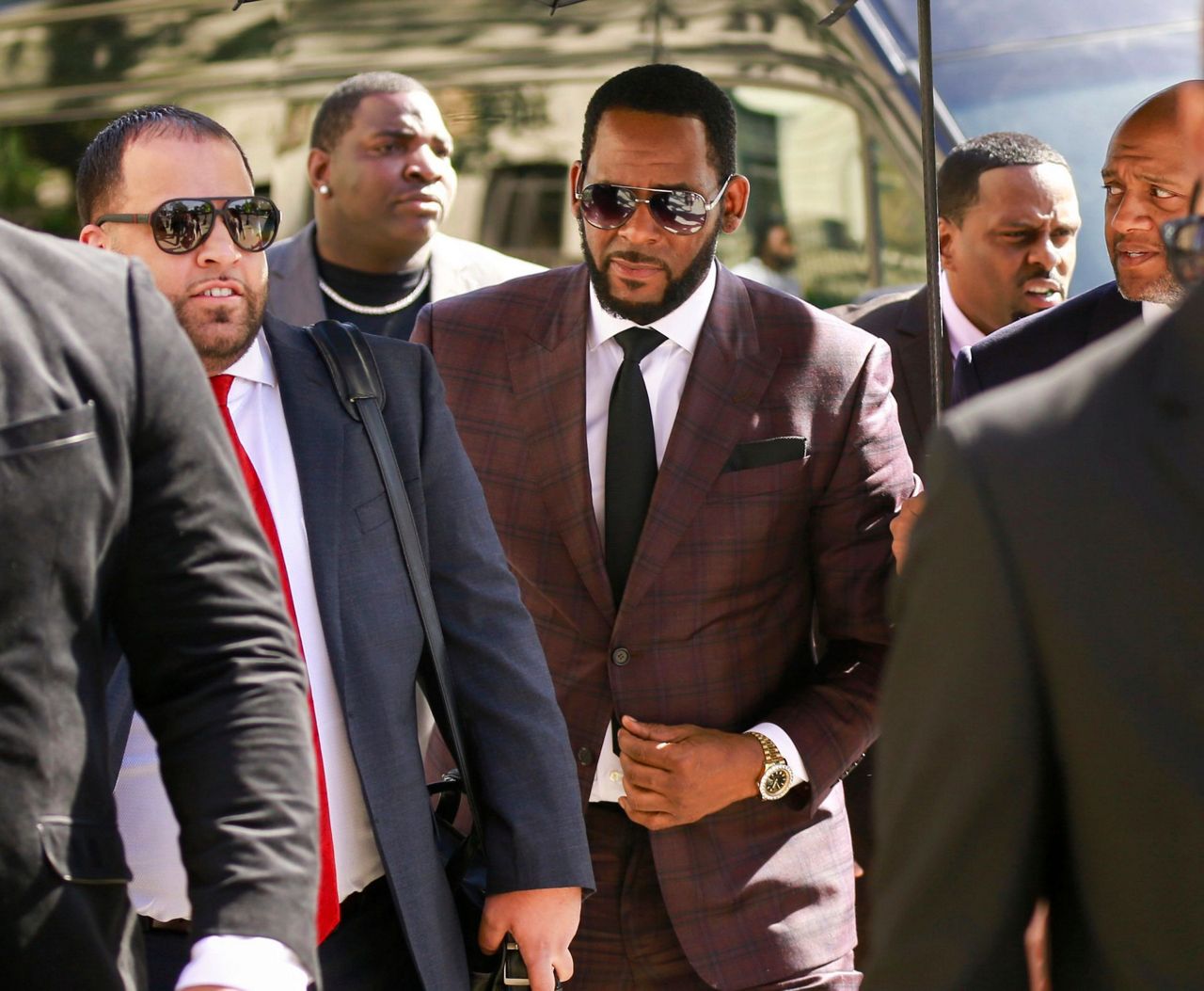 R. Kelly judge to decide on order protecting evidence