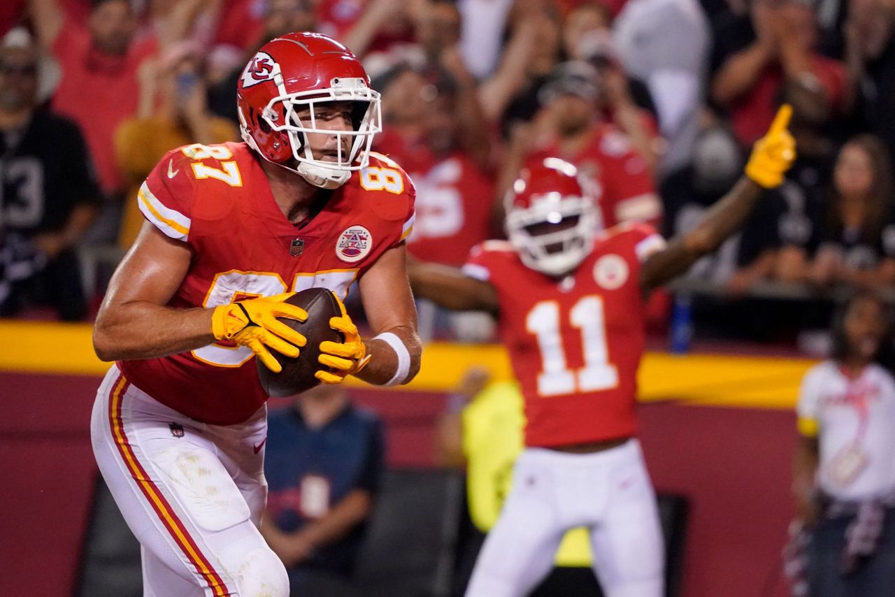 Chiefs hold on for wild 30-29 victory over rival Raiders