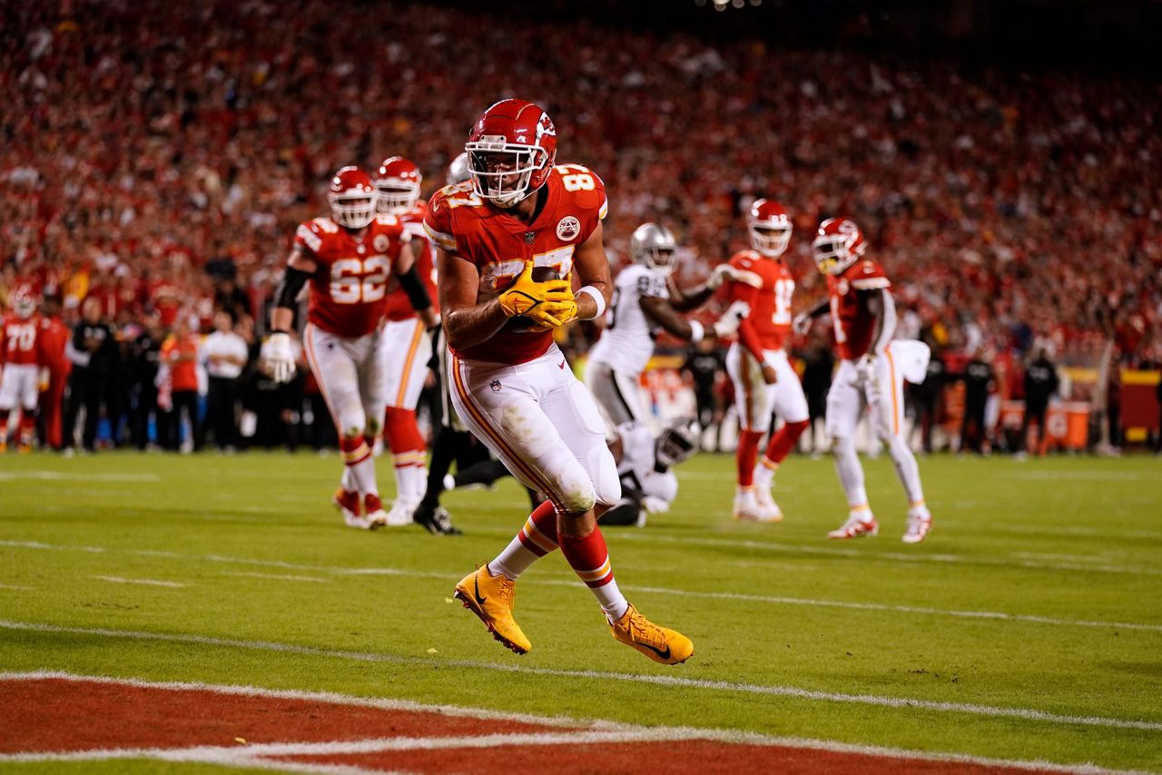 Chiefs hold on for wild 30-29 victory over rival Raiders