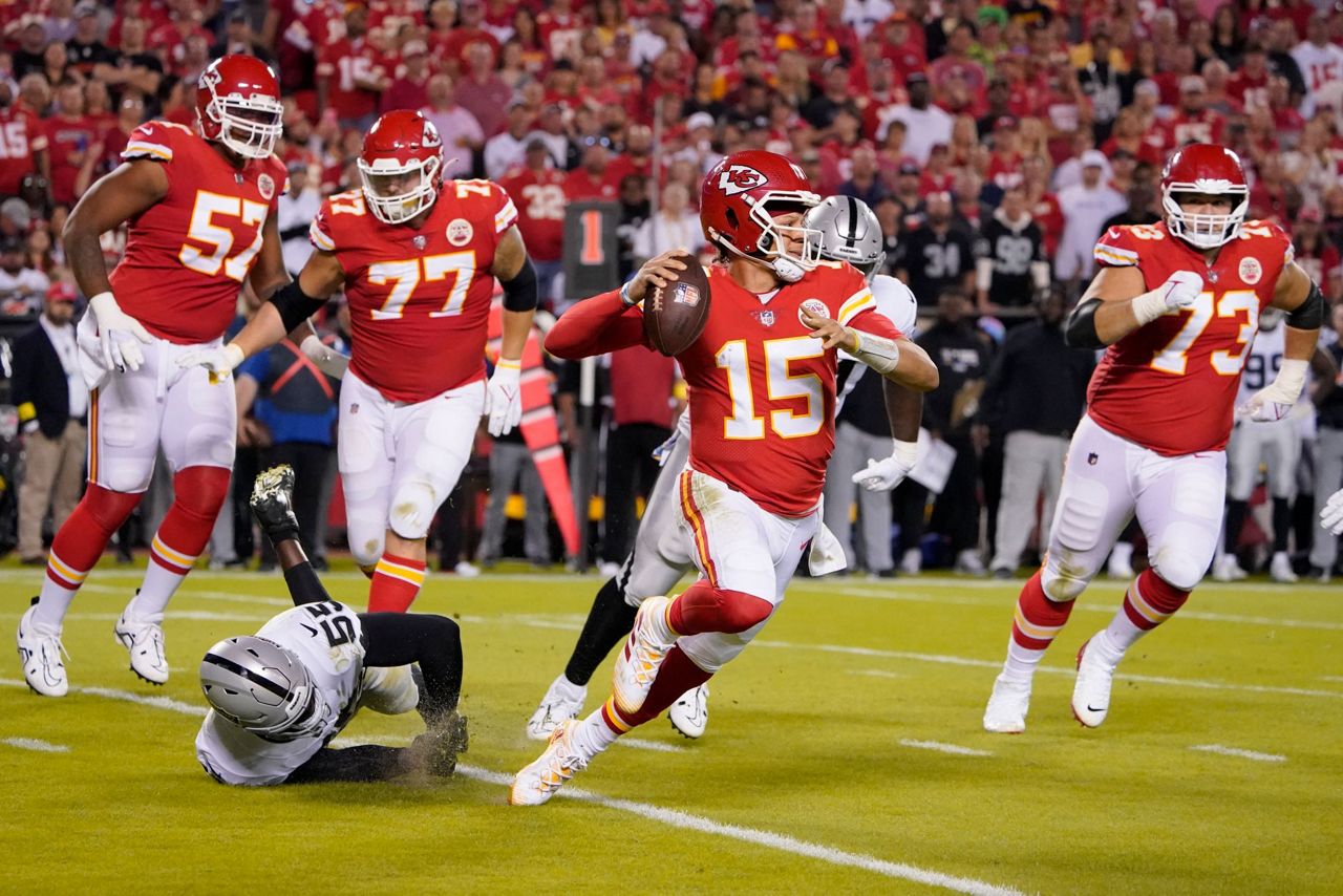 Chiefs hold on for wild 30-29 victory over rival Raiders