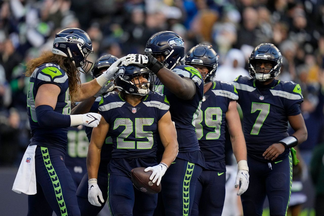 Jacobs caps huge day with TD in OT, Raiders beat Seahawks