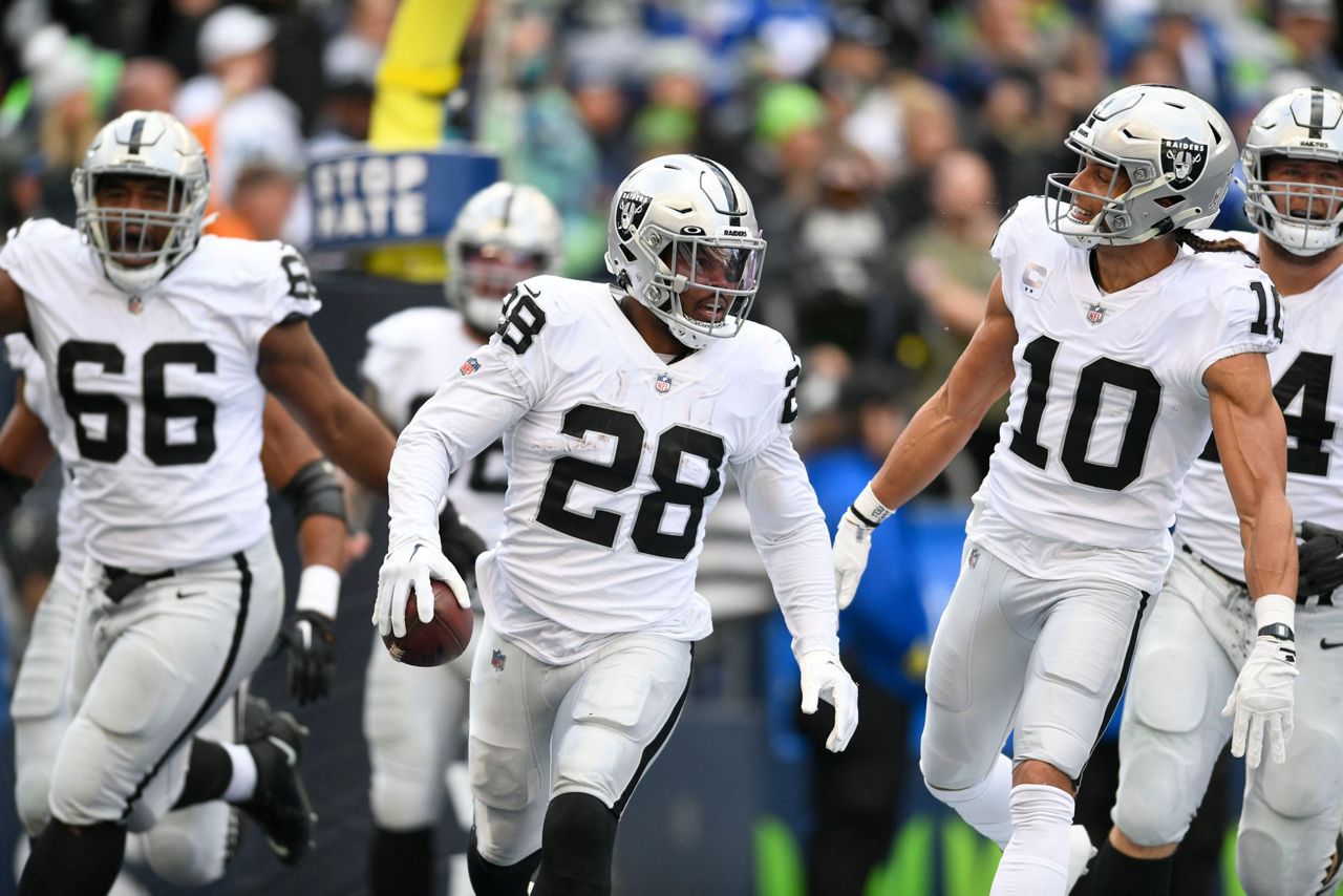 Jacobs caps huge day with TD in OT, Raiders beat Seahawks