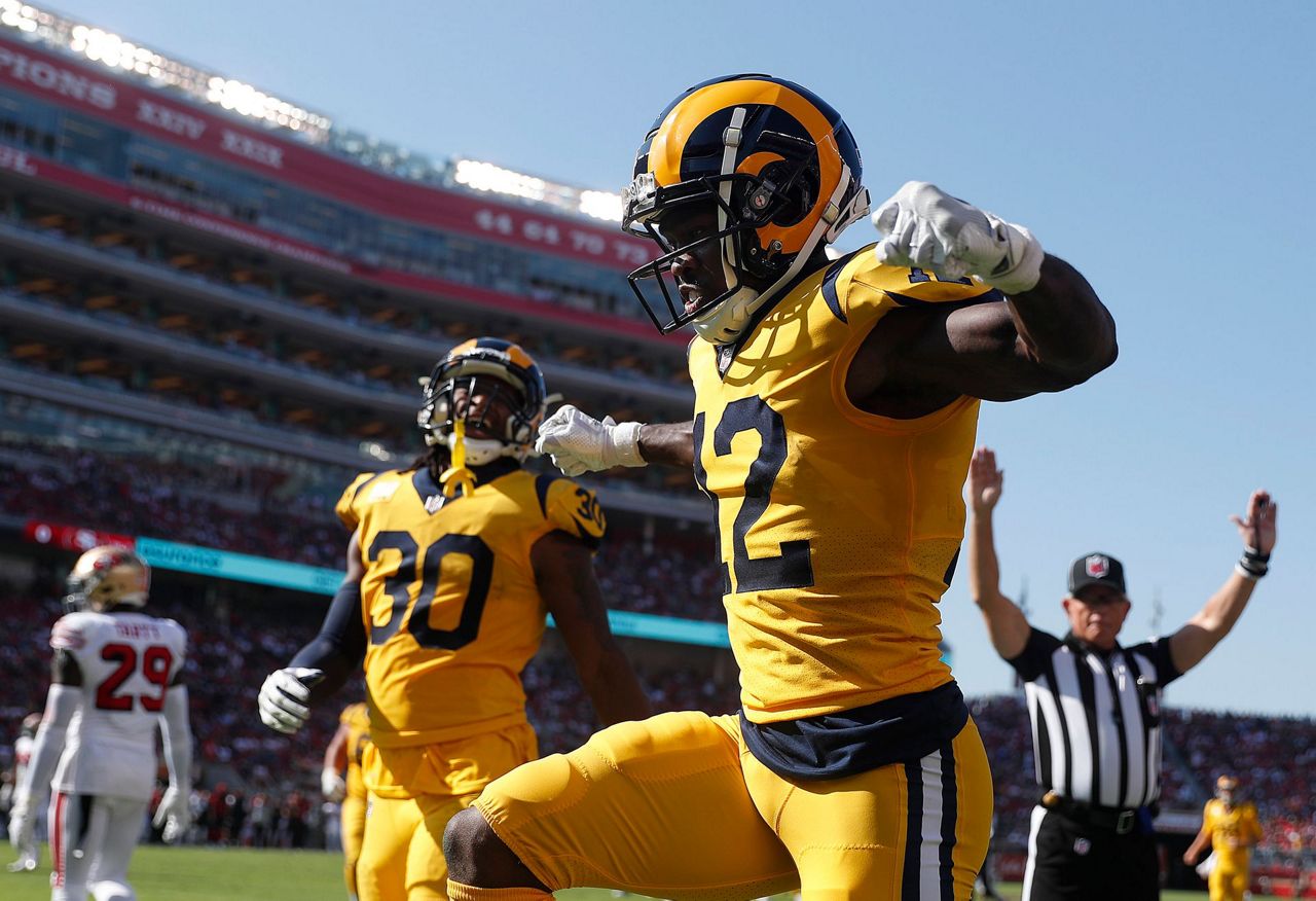 Donald dominates in Rams 39-10 victory over 49ers