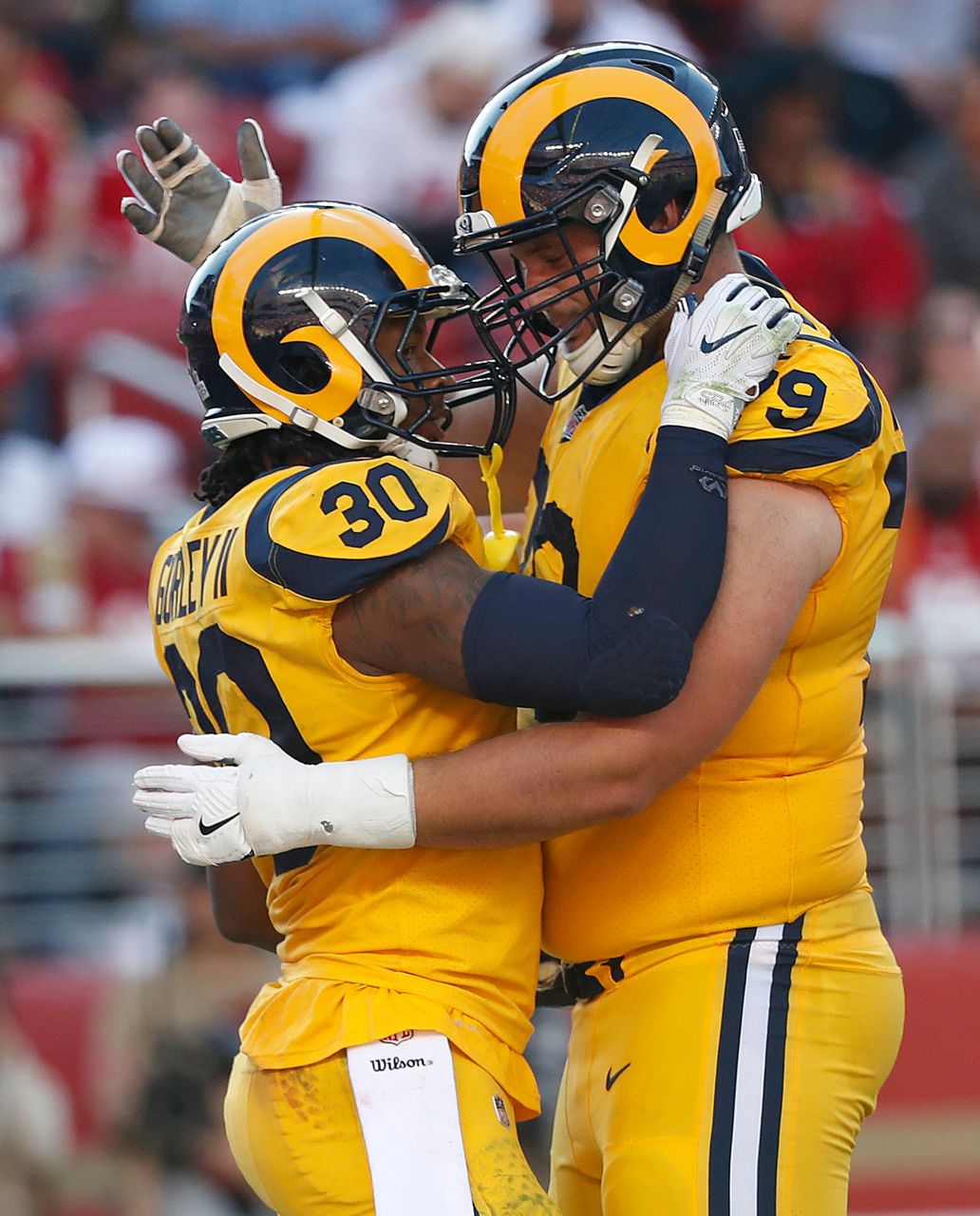 Donald dominates in Rams 39-10 victory over 49ers