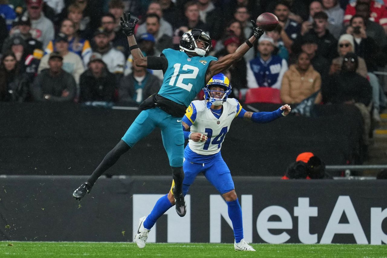 Jaguars rookie Travis Hunter has a knee injury after presumably getting ...