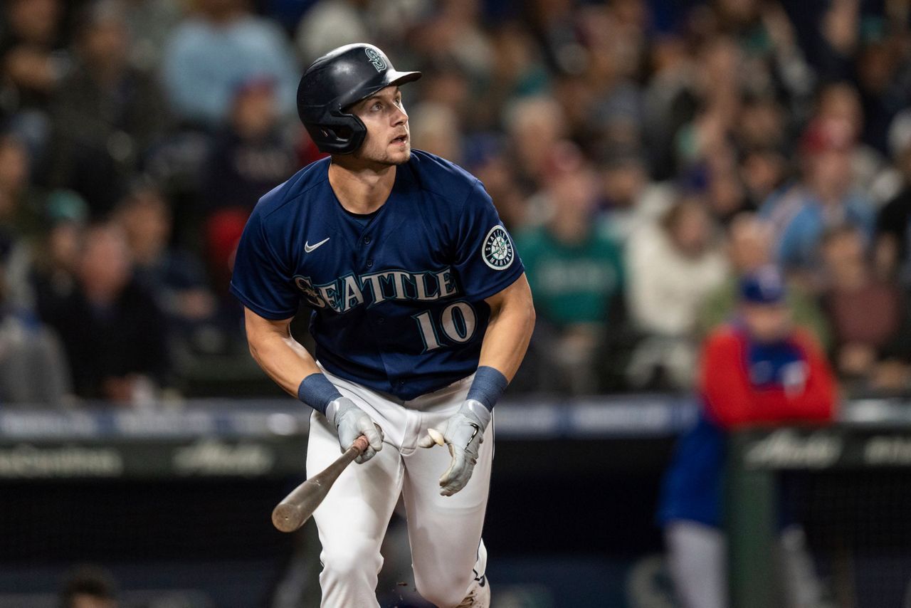 Mariners outlast Rangers in 11, close in on playoff berth