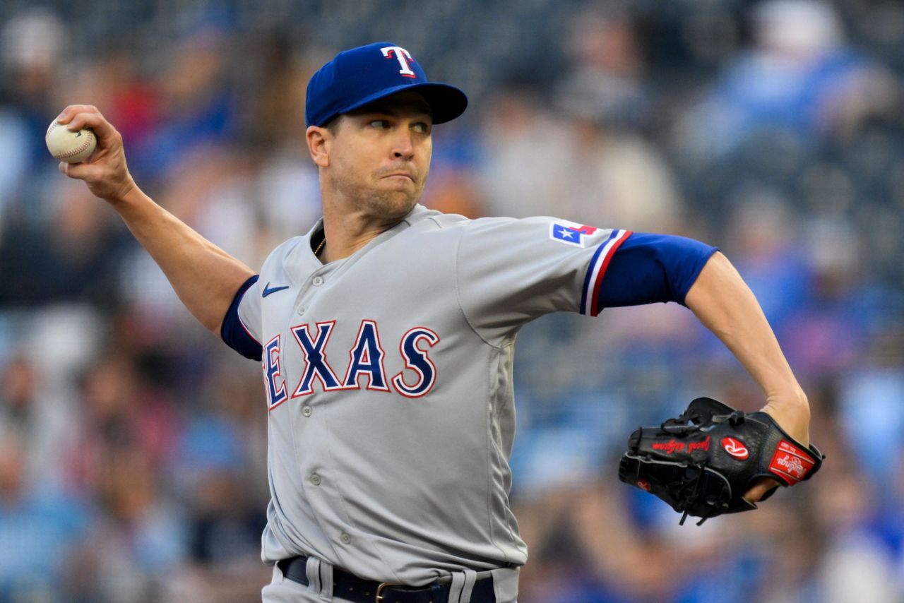 Rangers ace Jacob deGrom leaves start with sore right wrist