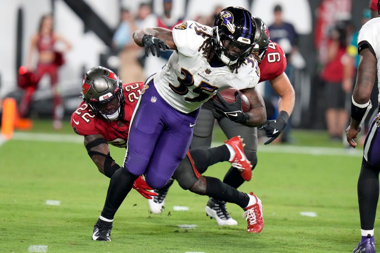 Jackson shines, Ravens beat Brady, struggling Bucs 27-22