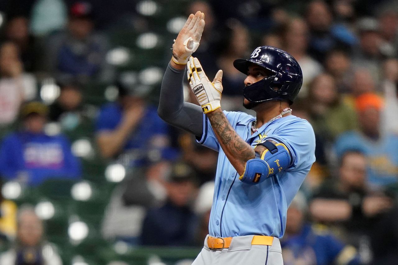 Rays and Brewers get into wild brawl, with Uribe and Siri in the middle ...