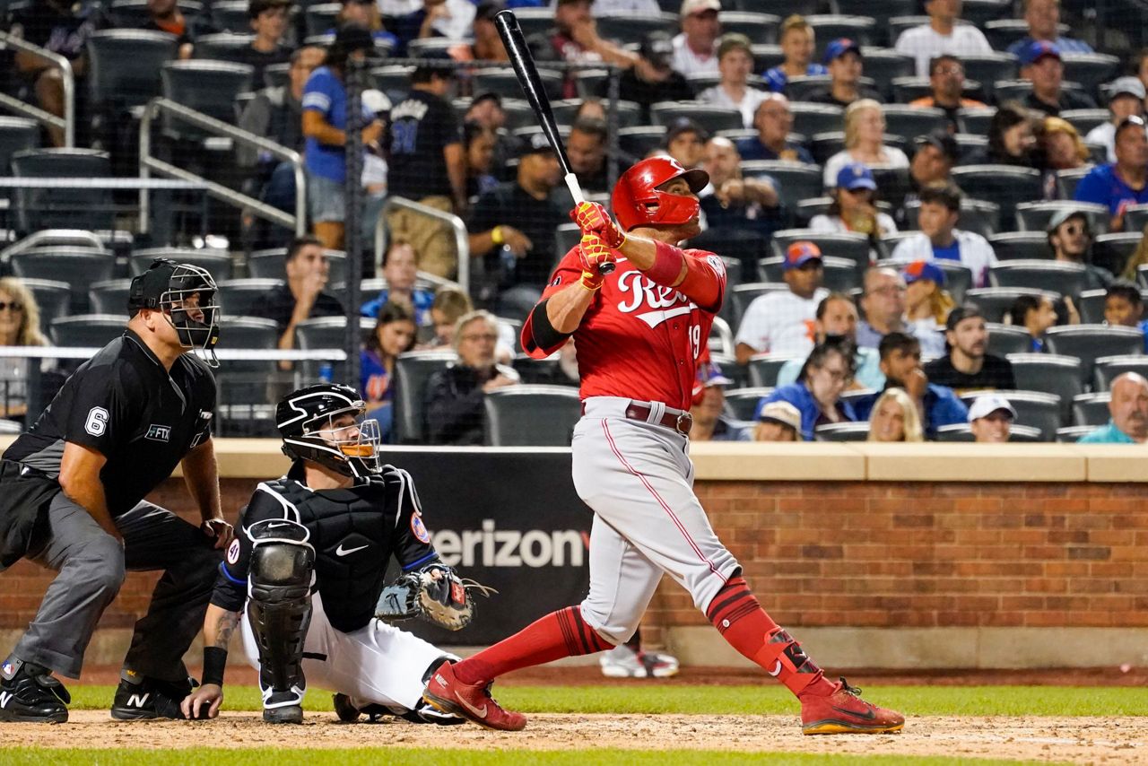Votto homers in 7th straight game, Reds beat Mets 6-2