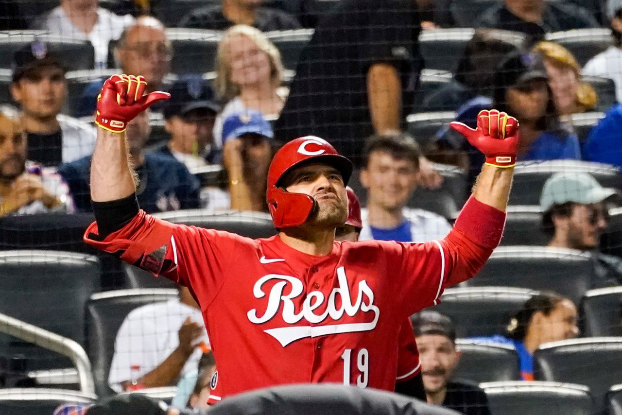 Votto homers in 7th straight game, Reds beat Mets 6-2