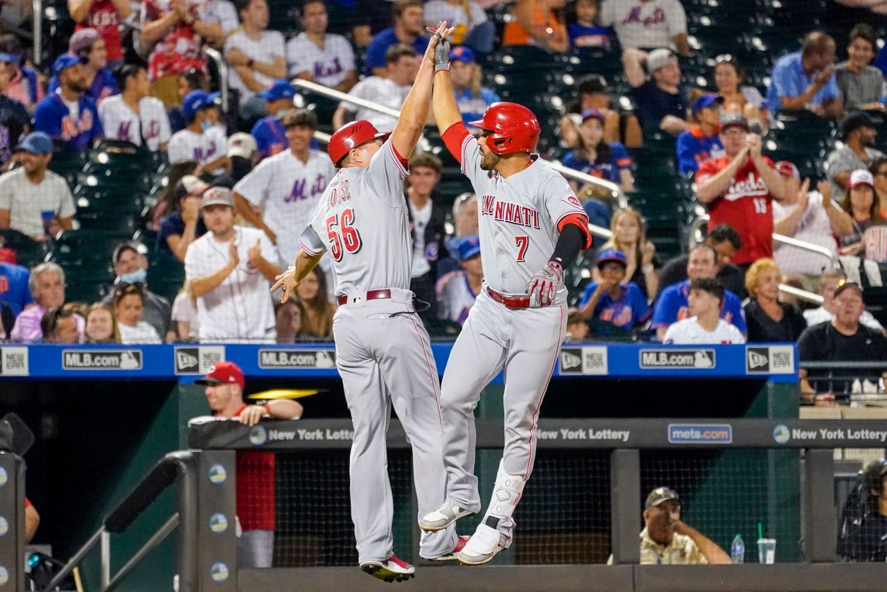 Votto inches from HR record, Báez helps Mets rally past Reds