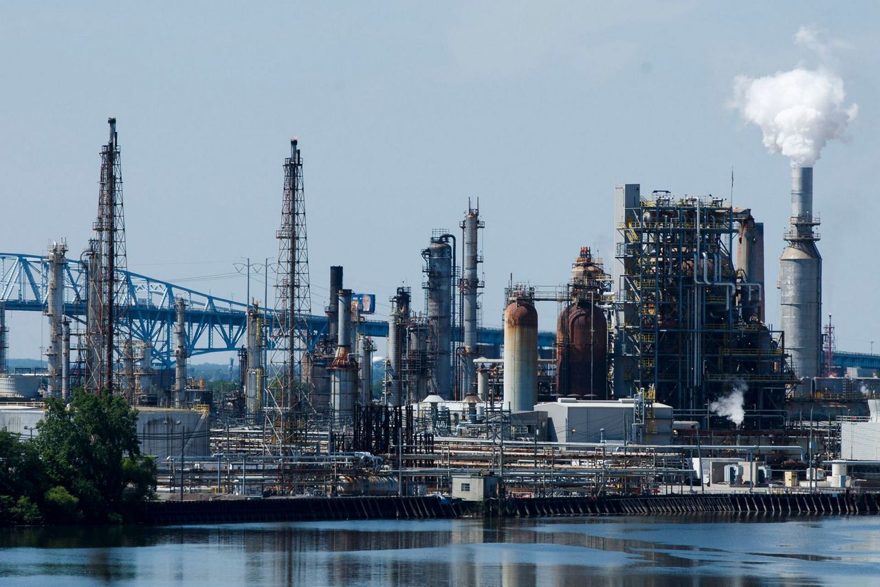 Largest oil refinery on East Coast will close after fire