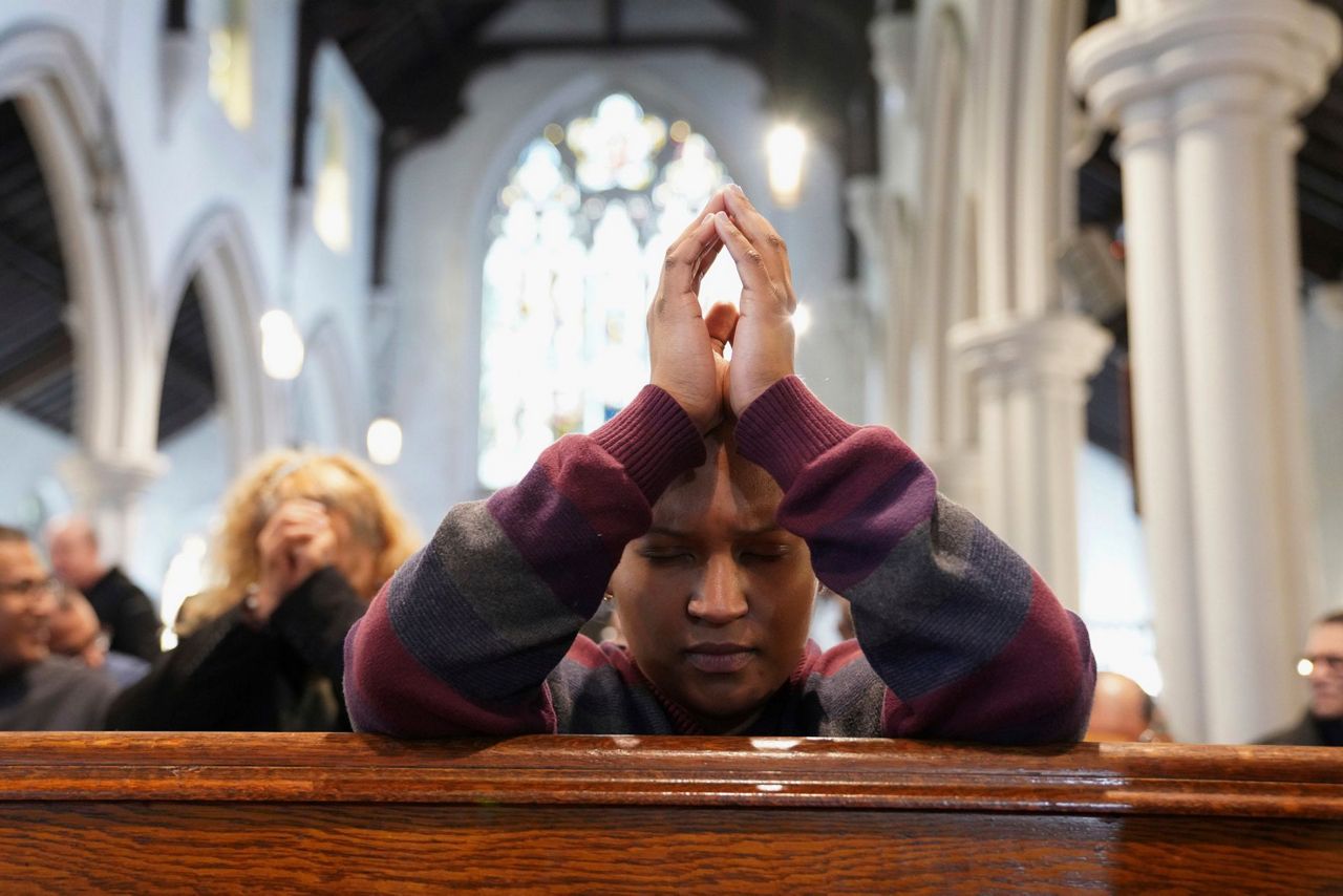A silent worship revival at an Episcopal church for the deaf