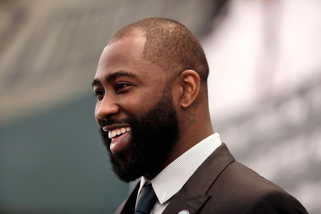 Revis ends 'amazing' career by signing 1-day deal with Jets
