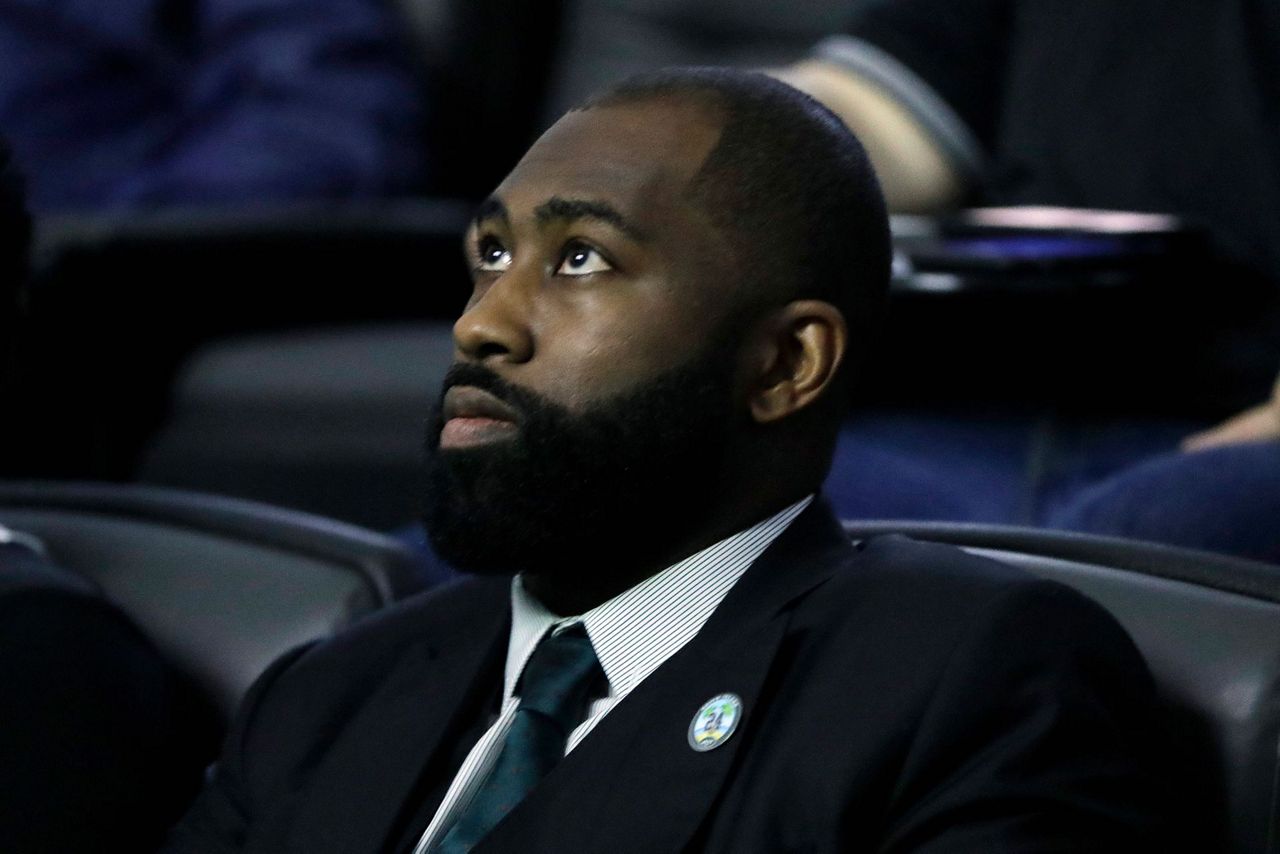 Revis ends 'amazing' career by signing 1-day deal with Jets