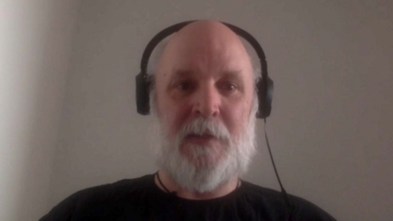 Escaping Ukraine: "There was no way we were getting out"