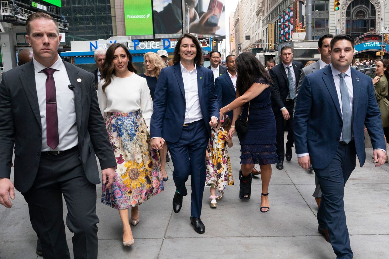 Robinhood makes its debut on Wall Street