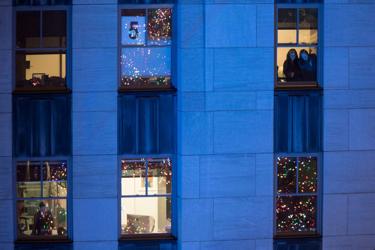 Christmas in NY: It's time for the Rockefeller tree lighting
