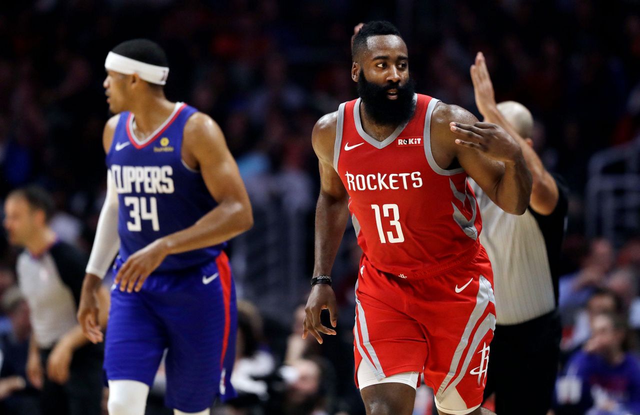 Led by bench, Clippers hang on to beat Rockets 115-112