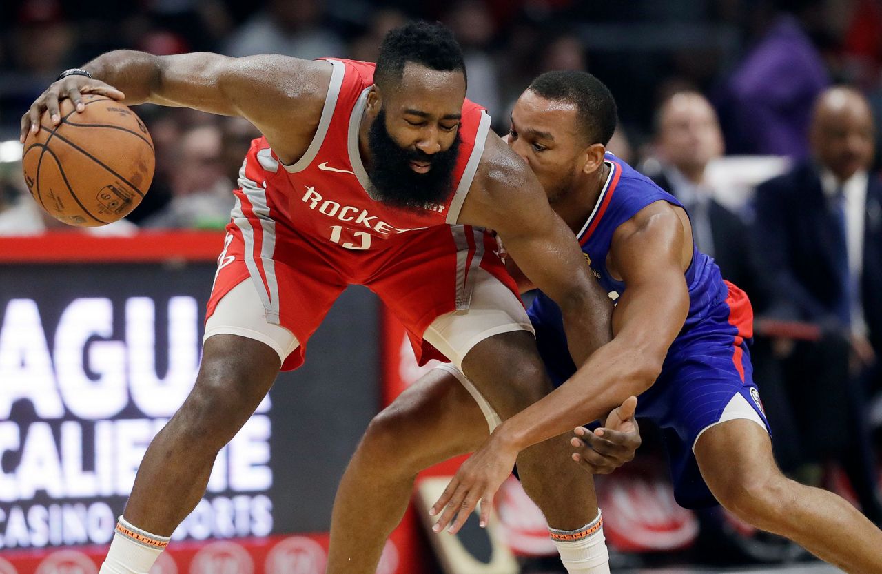 Led by bench, Clippers hang on to beat Rockets 115-112