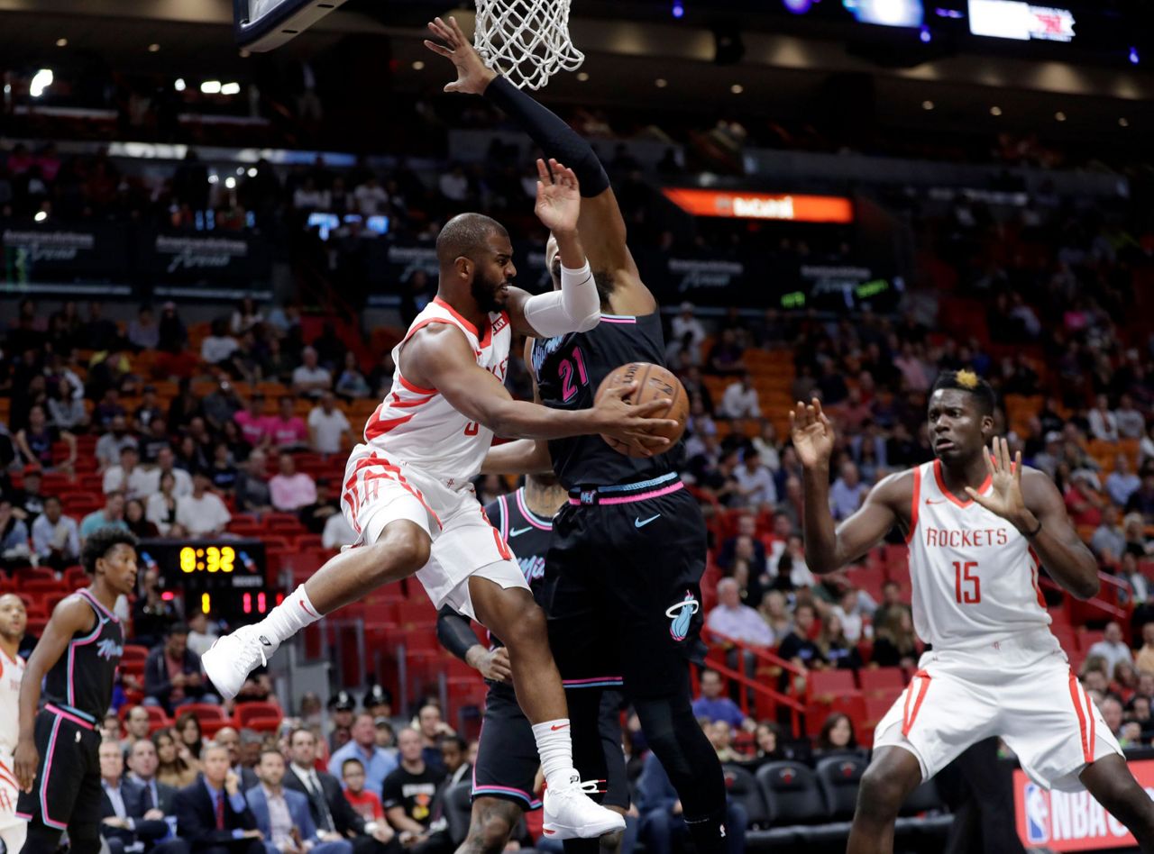 Rockets' Chris Paul strains hamstring, out at least 2 weeks