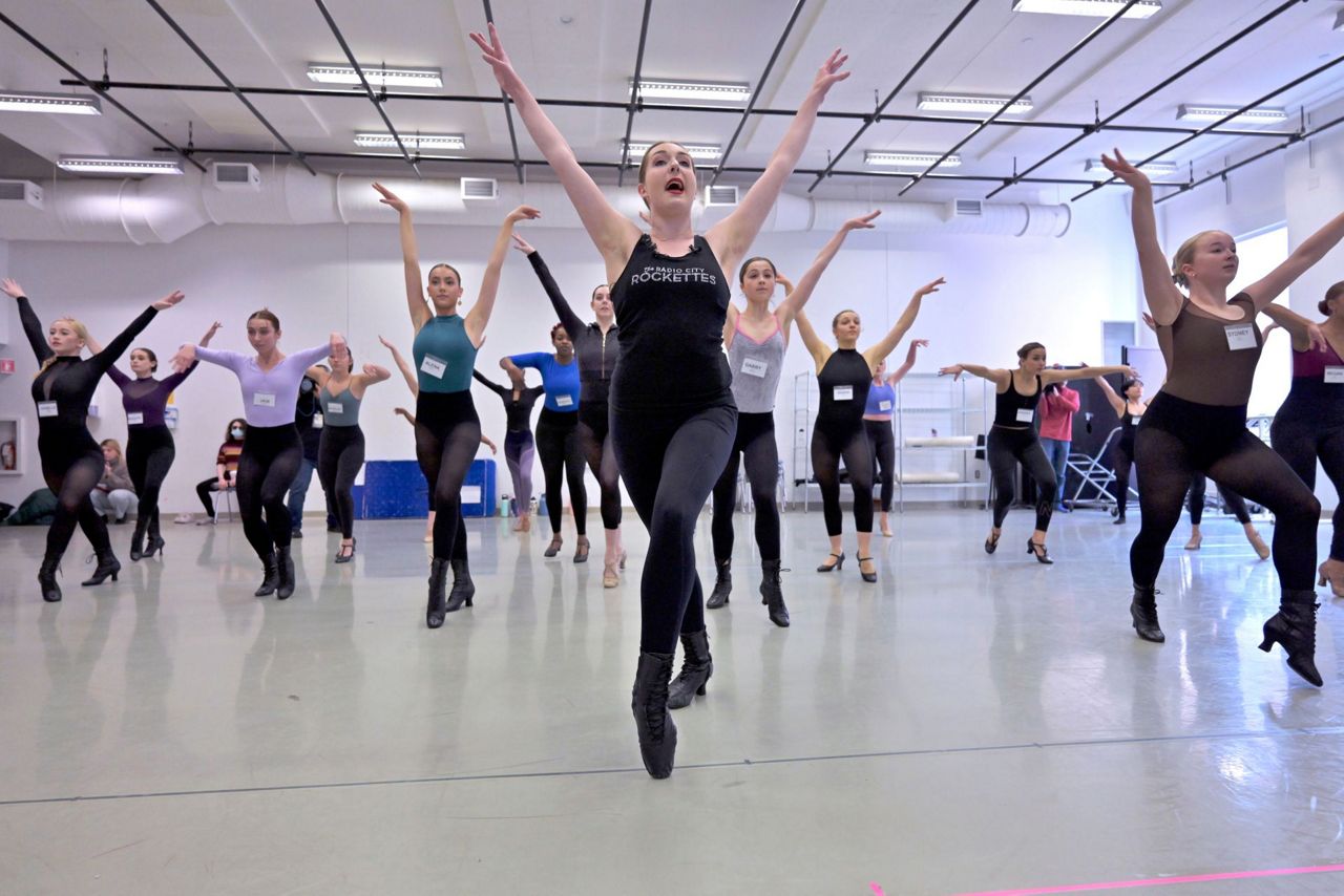 Dance like a Rockette: College students take unique class