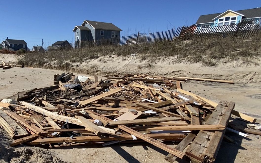 Rodanthe Beach Home collapses into the ocean