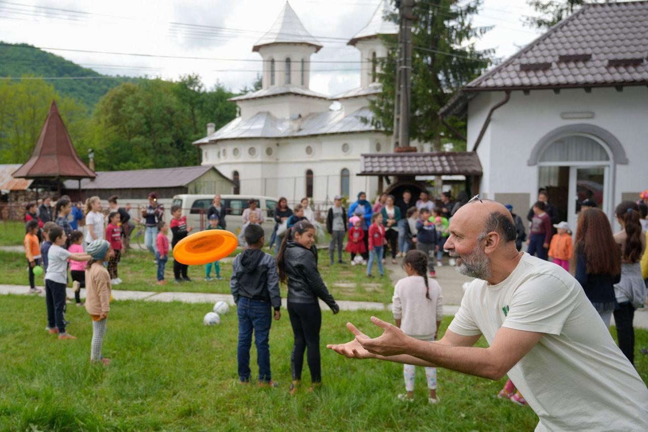 Eye exams seek to improve outlook for rural Romanian kids