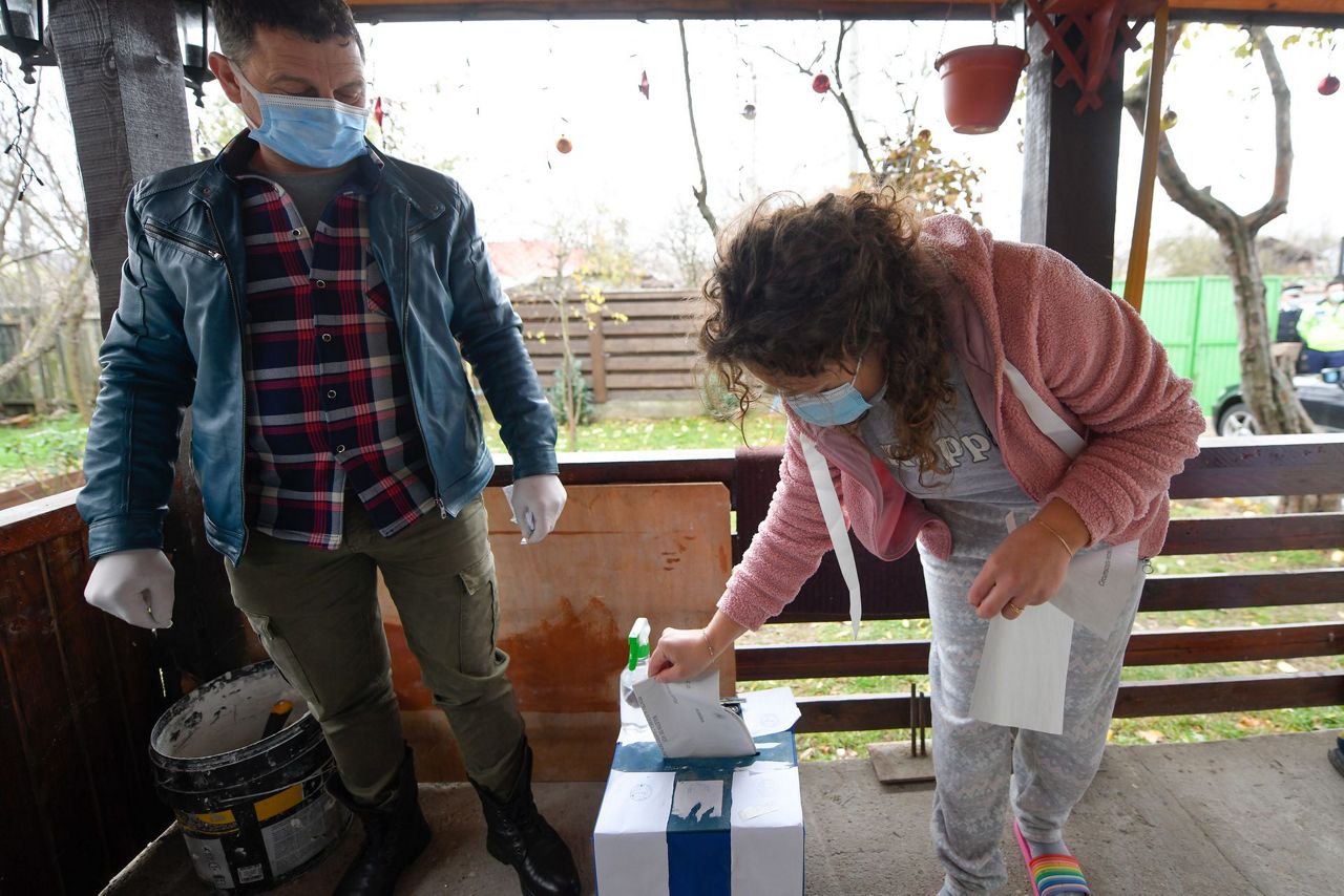 Romanians elect new lawmakers, seek end to political turmoil