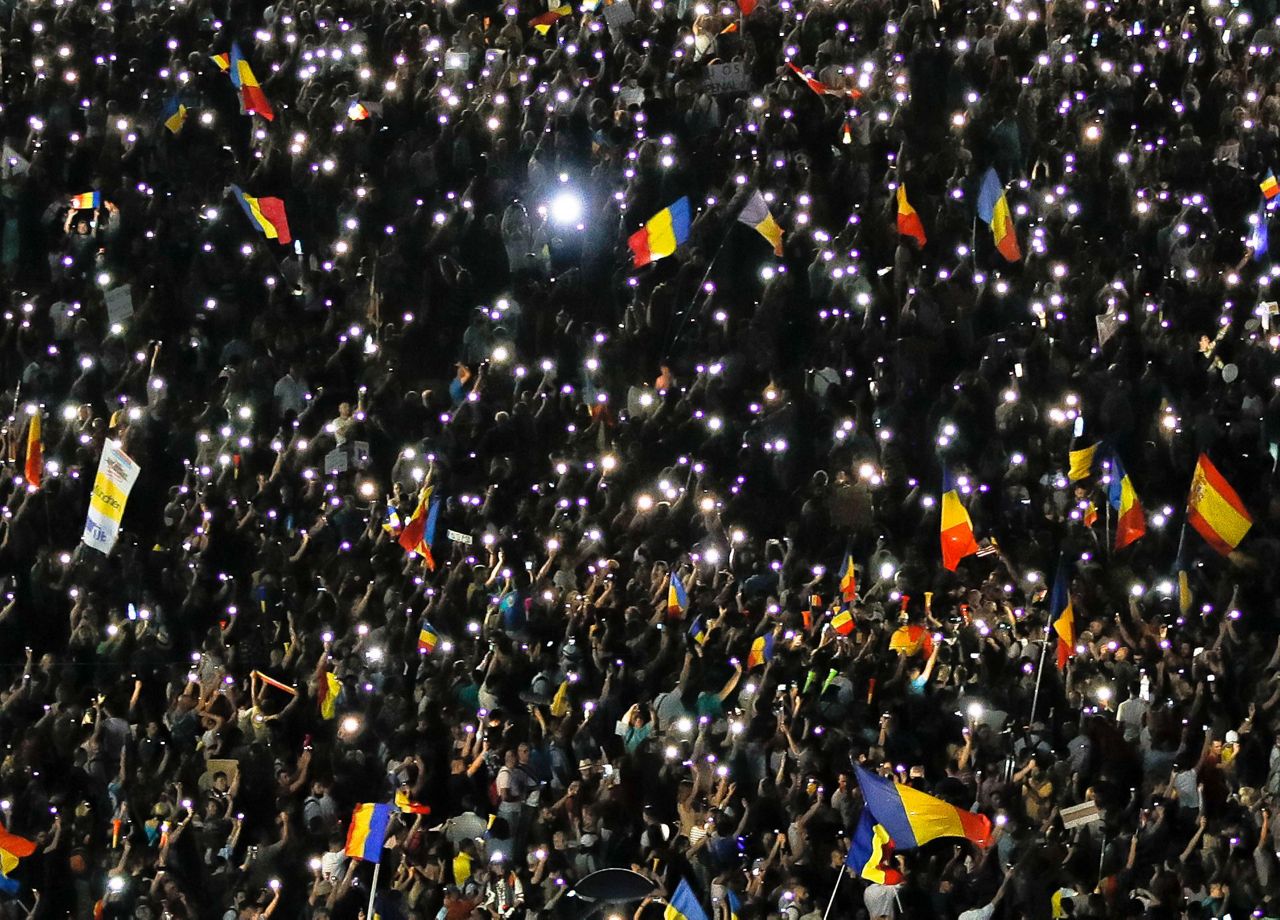 Romanians stage anti-government protest for 3rd evening
