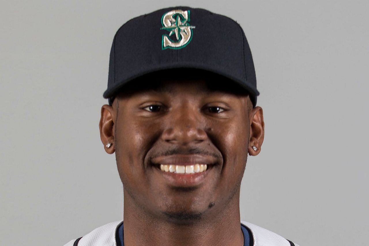 Brewers reliever Devin Williams wins NL Rookie of the Year