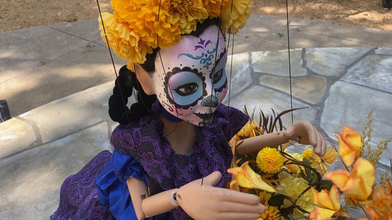 Puppet show at fair sheds light on Hispanic culture in Texas