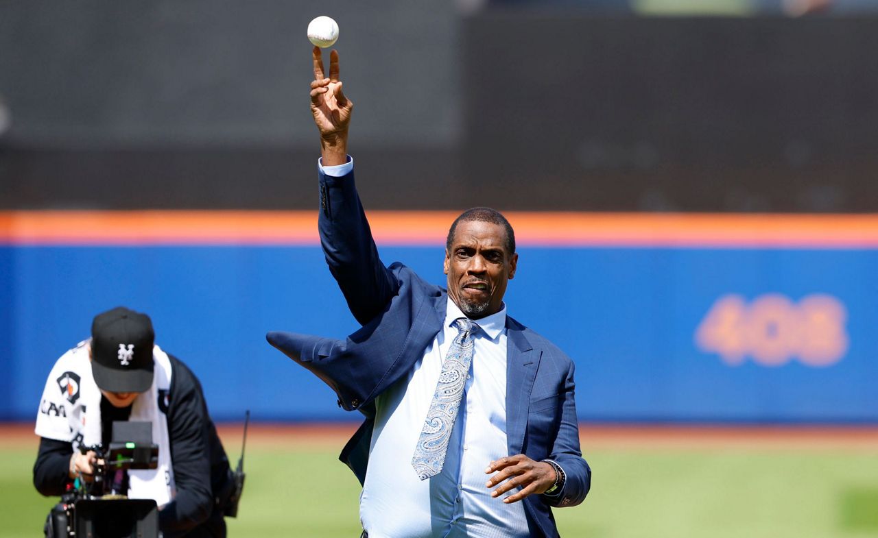 As Mets retire his No. 16, Dwight Gooden tells fans he wanted to `make ...